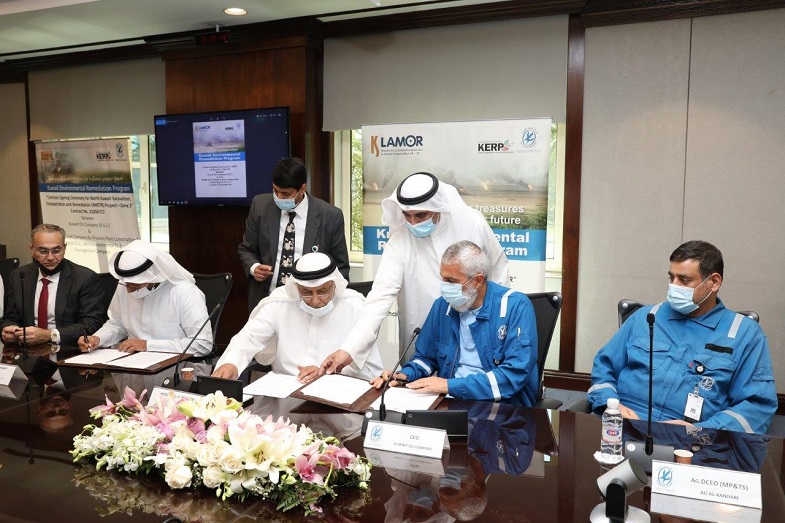 Pages - KOC signs three contracts for the remediation of contaminated soil caused by the invasion